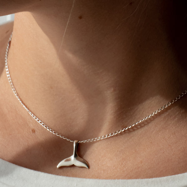 JP001C - Fish Tail Pendant & Chain – silverby-e.co.za